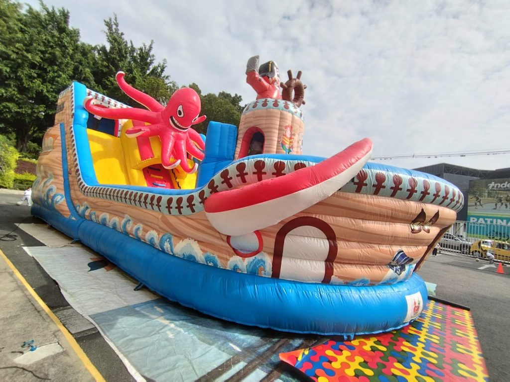 Inflable barco pirata - Inflables Medellín